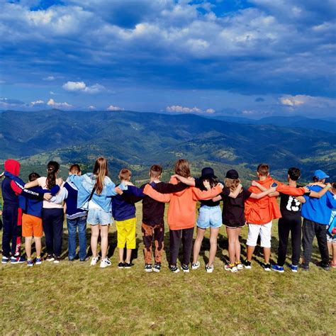 Мед центр УніЛік Поздравляем детей с началом учебного года Сочувствуем родителям Важно
