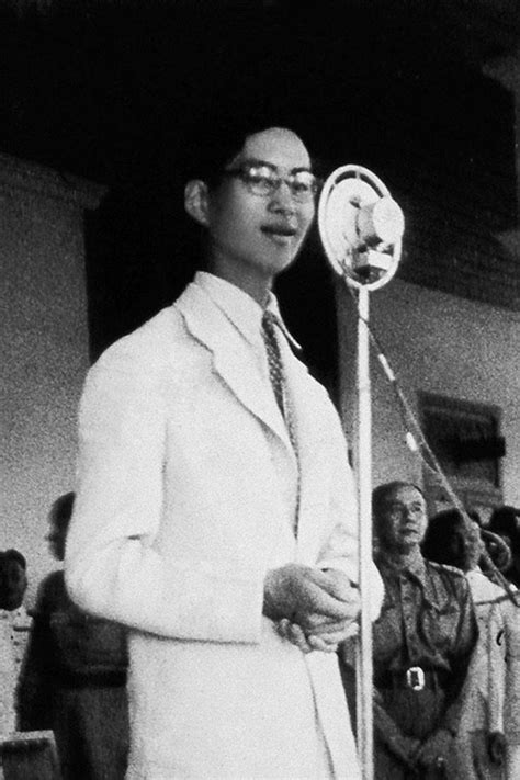 ภาพพระบาทสมเด็จพระปรเมนทรมหาอานันทมหิดล รัชกาลที่ 8 King Ananda Mahidol R8 ราชวงศ์ กษัตริย์