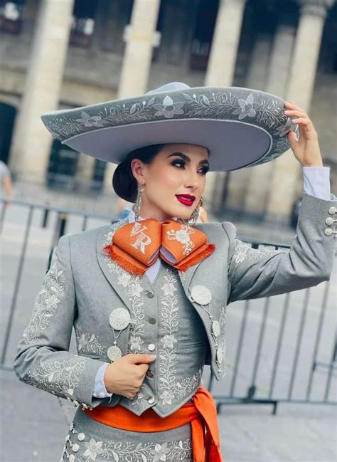Pin De Annie Olvera En Vestidos De Escaramuza Y Trajes Charros Traje