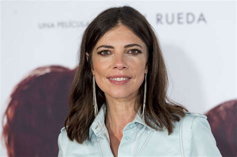 The Flash Movie Casts Maribel Verdu As Barry Allens Mom Loses Dad