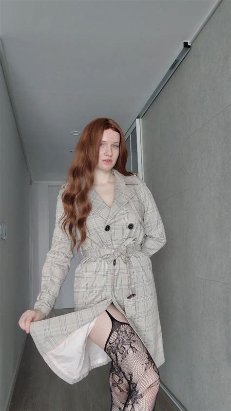 Maria Flexy In The Library Instagram