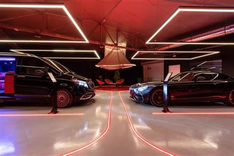 马德里stradale Pure Sport汽车展厅， 光与色彩的交织 知乎