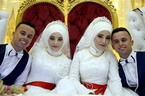 Identical Twins Marry Identical Triplits Identical Twins Marry Identical Triplits