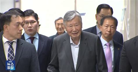 수백 명에게 1억 원씩 건네고 또회장님의 통 큰 선물 잇슈 키워드