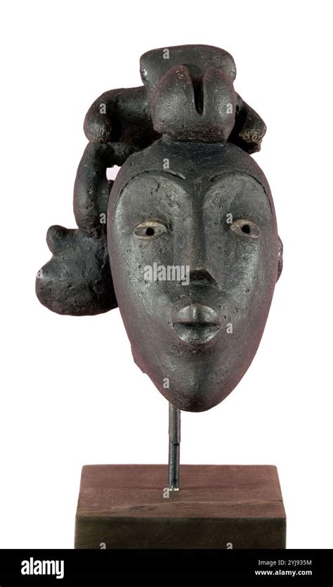 Escultura Author Leandro Mbomio 1938 Location Private Collection