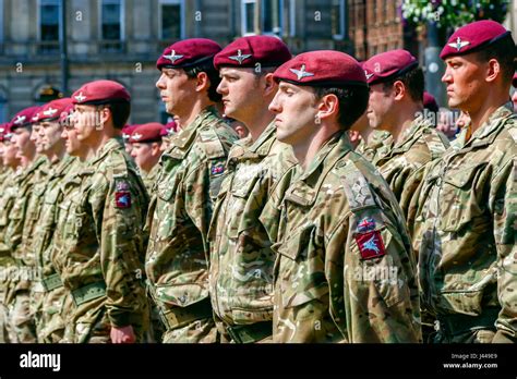 British Parachute Regiments Equipment And Weaponry Oriuqm