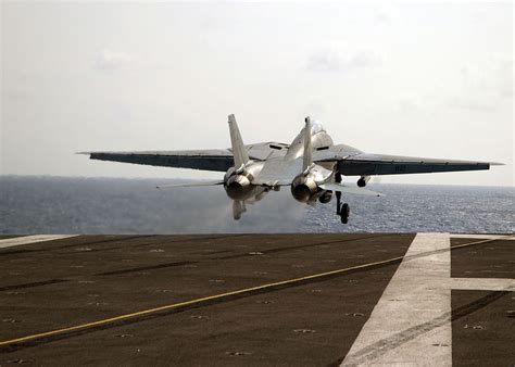 F14 Tomcat A Brief History Of The F 14 Tomcat