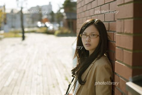 若い女性のポートレート 写真素材 [ 5079083 ] フォトライブラリー Photolibrary