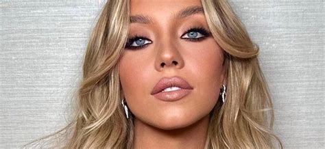 Sydney Sweeneys Bedroom Undies Selfies Spark Leak Concern