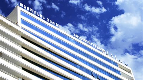 რატომ არ უნდა უსურვოთ ქალებს “ქალური ბედნიერება” • ფემინიზმი • ქალთა უფლებები • Netgazeti Ge