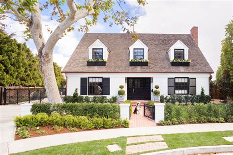 One Story Stucco Homes Before And After White Stucco House Update In