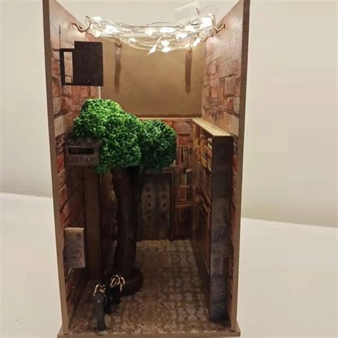 Diy Dollhouse Miniature ชุด Bookshelf เครื่องประดับไม้ Diy Book Nook ตุ๊กตา House Diorama 3d