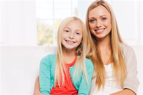 Mijn Moeder Is Mijn Beste Vriend Stock Foto Image Of Vrolijk Kaukasisch