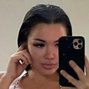 Genesis Mia Lopez Ge Famille Biographie Famous Birthdays