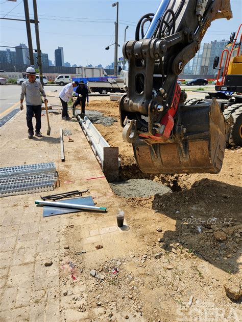 화성시 자동차관련시설516 Rpp 휀스 바닥 정지 작업 및 출입구 플륨관 빗물받이설치 와 세륜장 콘크리트 타설등 정직을 짓는 세라하우징