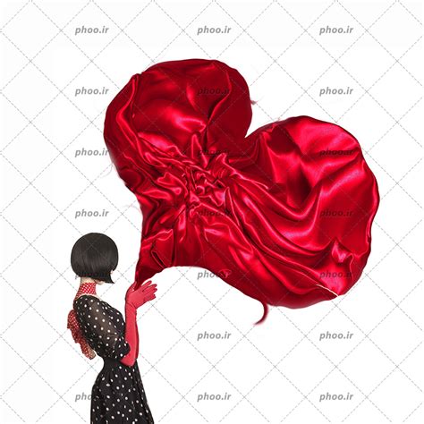 عکس با کیفیت خانم ایستاده با یک قلب بزرگ پارچه ای قرمز در دست عکس با کیفیت و تصاویر استوک حرفه ای