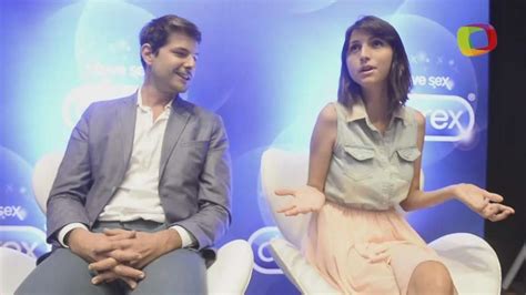 Casal Sem Vergonha Apoia Masturba O Feminina Para Conhecimento Do Corpo