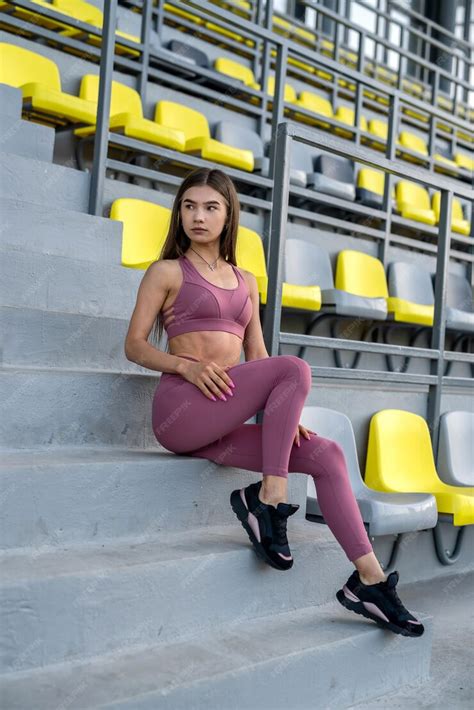 Premium Photo Portrait Attractive Girl In Sports Wear Posing At