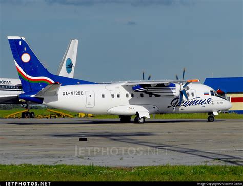 File:Antonov An-140-100, Yakutia Airlines JP6895972.jpg - Wikimedia Commons