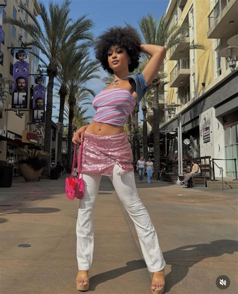 Veondre Mitchells Feet