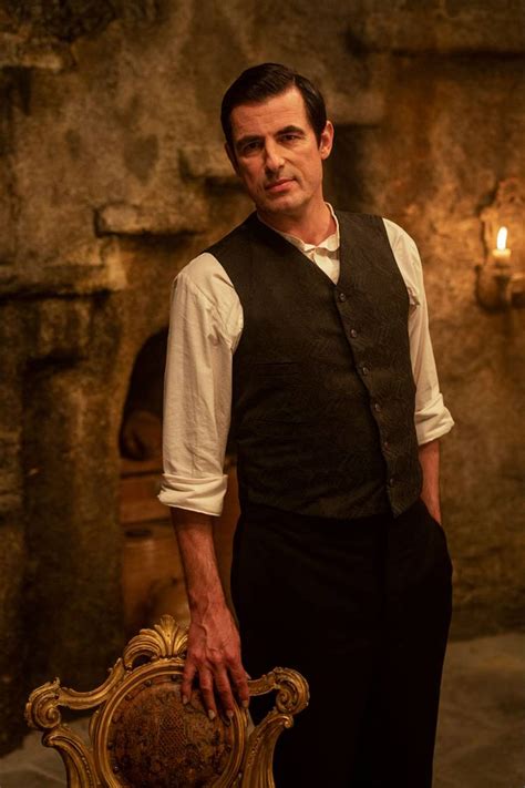 Netflixs Dracula Reveals First Look At The Count