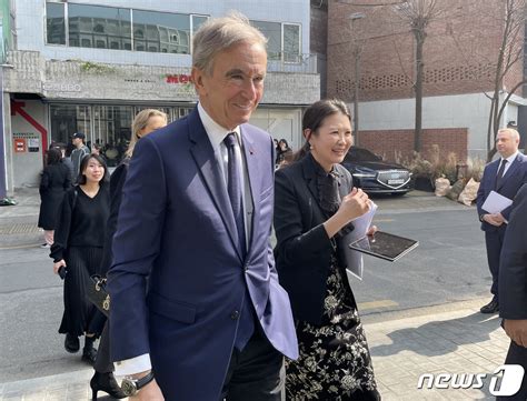 성수동 디올 성수 팝업 찾은 아르노 Lvmh 회장