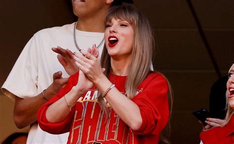 Taylor Swift Makes Appearance At Travis Kelces Chiefs Game Against Buffalo Bills Citizenside