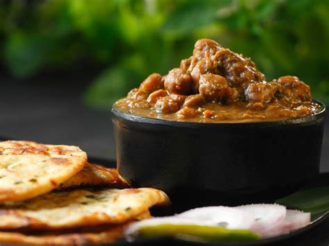 Best Restaurants And Eateries To Try Delhi Style Chhole Kulche In Mumbai
