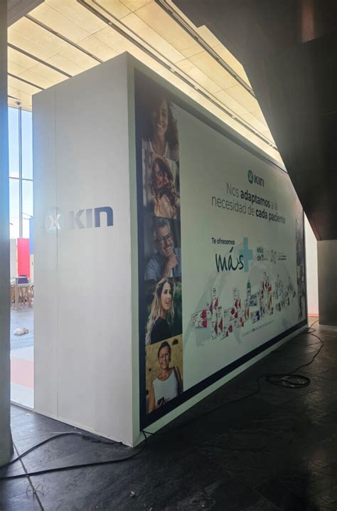Producción Y Montaje De Elementos Corpóreos Textiles Impresos Y Vinilos Para Stand Kin En Fibes