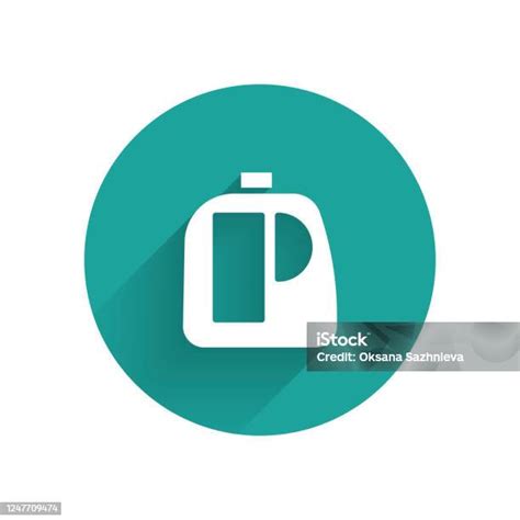 세탁 세제 표백제 식기 세척액 또는 긴 그림자로 분리 된 다른 세정제 아이콘용 흰색 플라스틱 병 녹색 원 버튼입니다 벡터 일러스트레이션 가사 집안일에 대한 스톡 벡터 아트