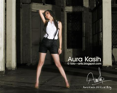 Aura Kasih Sexy Singer ~ Komsos