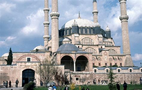 Architecture And Cultural Assimilation In Art