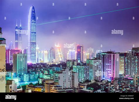 Shenzhen, China Stadt Skyline bei Nacht Stockfotografie - Alamy