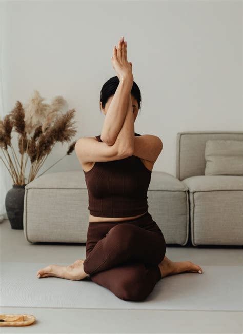 30 Minute Yoga Youtube Videos To Start Your Day Right Urban Mamaz