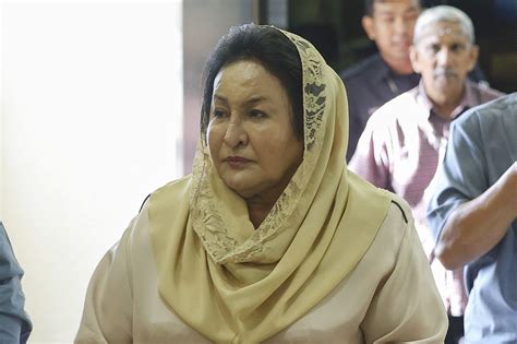 rosmah s bid to include govt police in missing jewellery suit fails