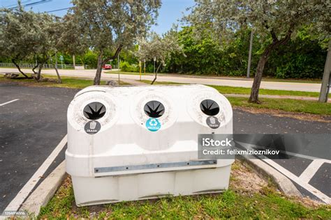 공원에서 쓰레기통 재활용 0명에 대한 스톡 사진 및 기타 이미지 0명 미국 사진 이미지 Istock
