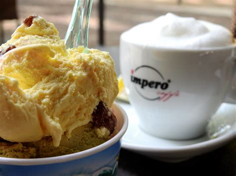 무료 이미지 카페 커피 컵 카푸치노 얼음 요리 식품 생기게 하다 음주 아침 식사 아이스크림 디저트 먹다 낙농 제품 뜨거운 즐겨 수플레 맛