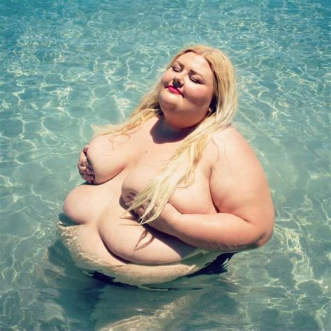 【閲覧注意】ヌーディストビーチにとんでもない全裸爆乳女（画像あり） ポッカキットポッカキット