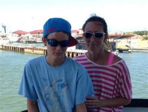Madre E Hija Se Casaron Y Enfrentan Cargos Por Incesto En Estados