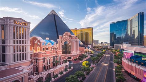 Explore Iconic Las Vegas Architecture On The Strip