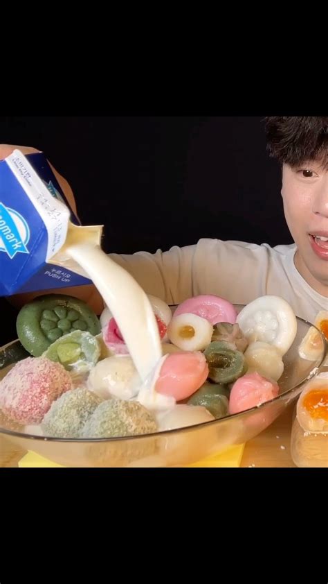 면미니minii 알록달록 떡 넣은 꿀떡탕🍡 다양한 과일 찹쌀떡🍓🫐🍊 Youtube 👉 면미니minii Mukbang Mukbangasmr Asmr Asmrfood