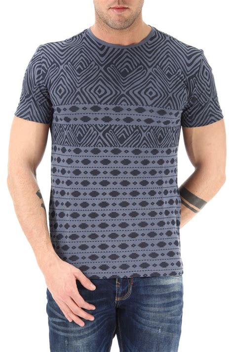 Pin Oleh Wael Noby Di T Shirt Gaya Model Pakaian Model Pakaian Gaya