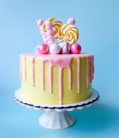 Candy Drip Cake Padoca Bakery