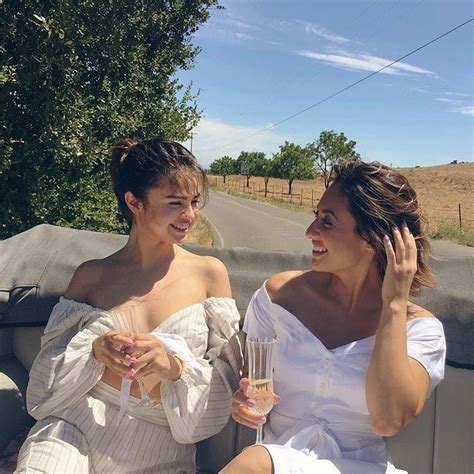 Lama Tak Muncul, Ternyata Selena Gomez Jalani Transplantasi Ginjal