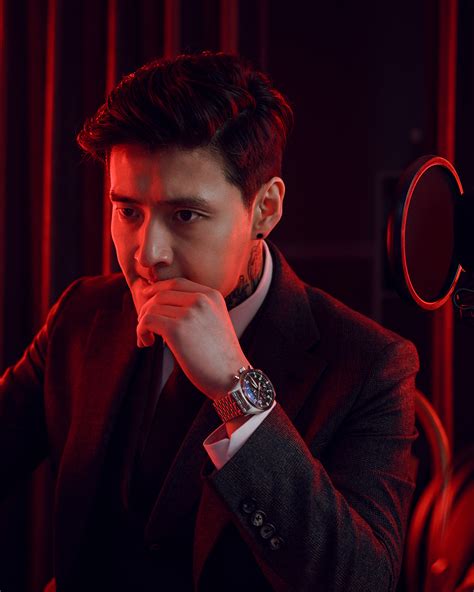 롯데엔터테인먼트 ‘우상의 목숨을 건 연쇄 살인마 추적 라이브 방송에 대한 끝없는 욕심과 광기 죽어가는 안광마저 광기로 표현하다 스트리밍 광기의 엔딩 스틸 공개💥