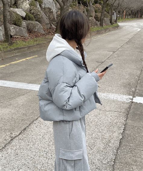 윈터세일 오리털 웰론 아미 스트링 크롭 숏패딩 에이블리