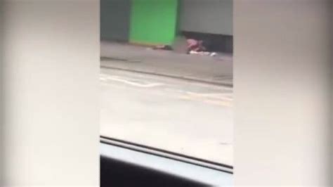 Una Pareja Practica Sexo En Medio De La Calle