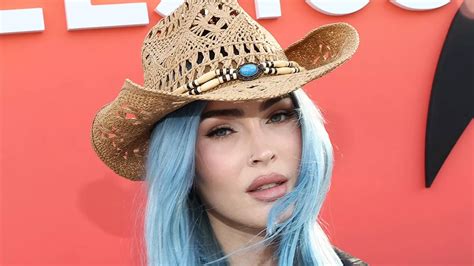 Megan Fox Shares Fresh Faced Mirror Selfie While Revealing How She