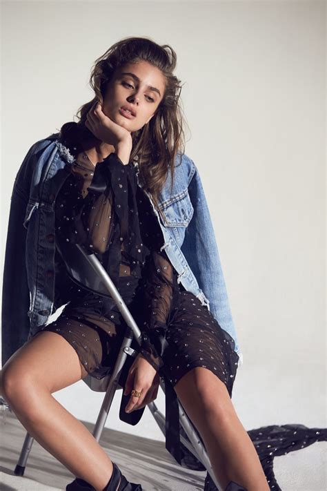 Taylor Hill Smolders In Alexandre Vauthiers Spring 2017 Collection