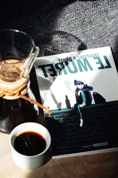 무료 사진 커피 머그잔 에스프레소 핸드 뜨거운 접시 숟가락